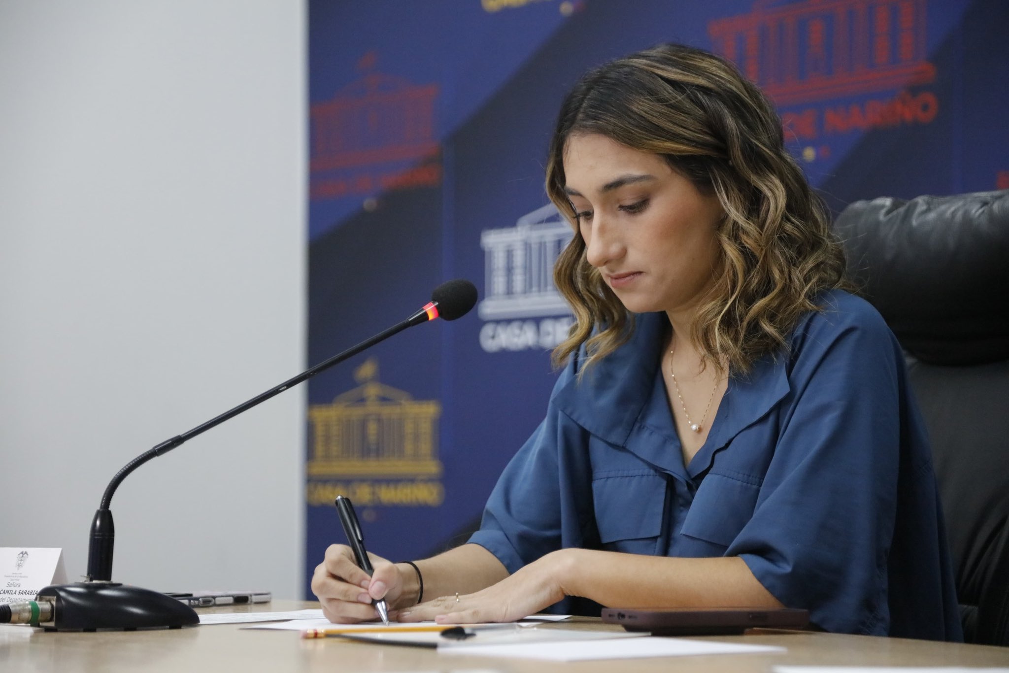 Defensa de Laura Sarabia entrega pruebas a la Fiscalía en caso por violencia de género contra ...